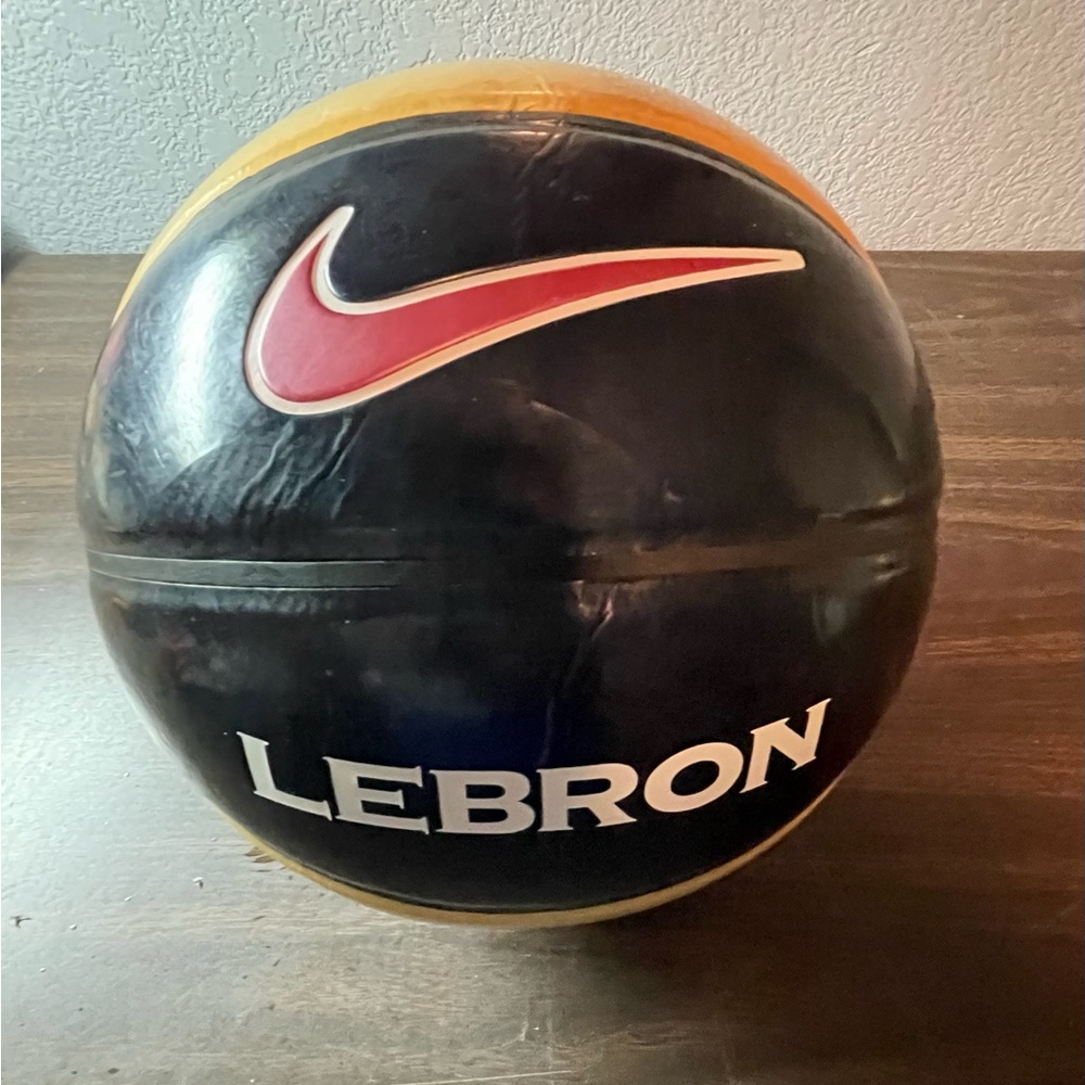 Very Rare Lebron James Nike Outdoor Ball Basketball O… - Gem